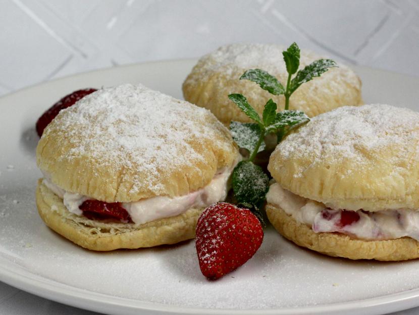 Puff Stacks with Strawberry Cream • Recipe | yumecipe.com