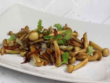 Fried Shimeji Bunapi mushrooms • Recipe | yumecipe.com