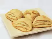 Garlic triangles • Recipe | yumecipe.com